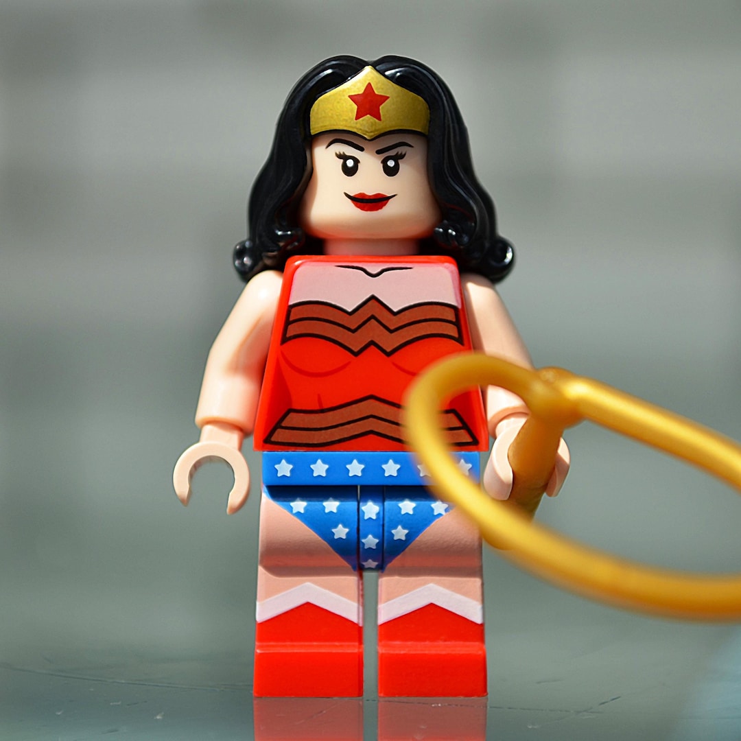 Wonder Woman - Classic Look - Genuine LEGO® Minifigure / With Lasso of ...