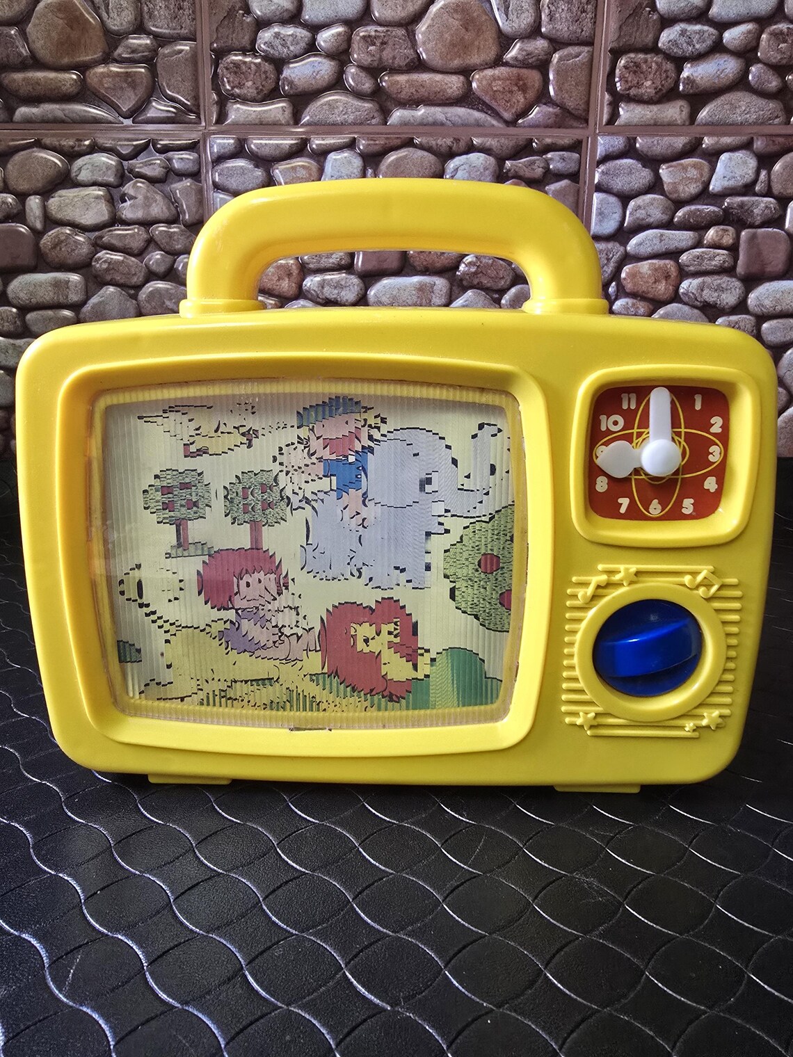 Vintage 1995 Redbox Wind up Musical TV Box - Etsy