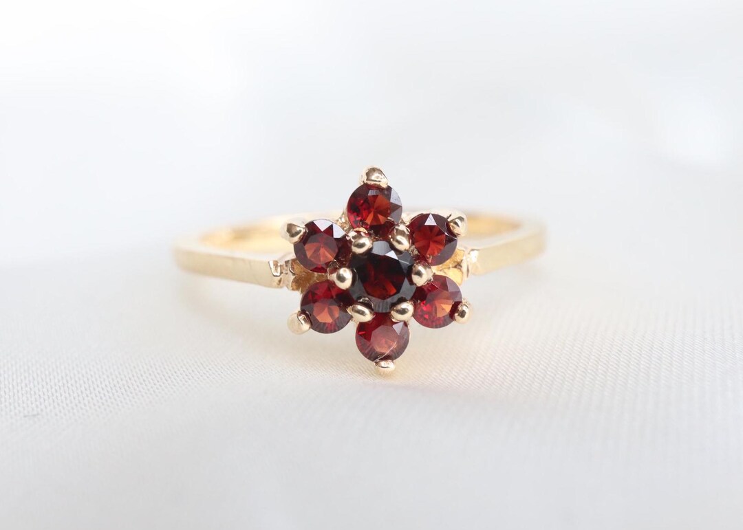 Vintage 9ct Gold Garnet Cluster Flower Head Ring, Size EU 10 - Etsy
