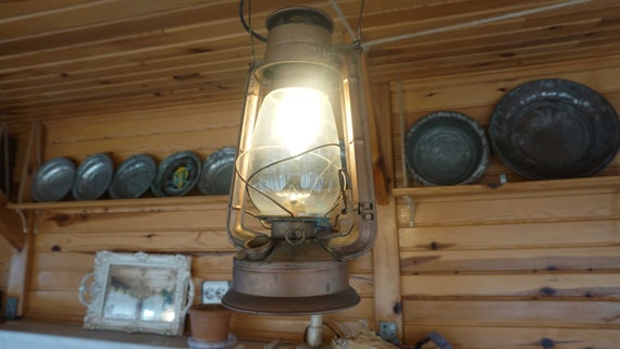 Old Gas Lantern Lights