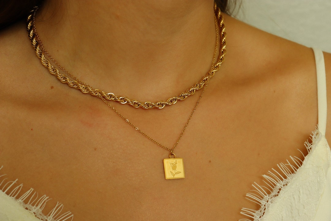 18K Gold Rose Flower Design Necklace French Retro Square Pendant Flower ...