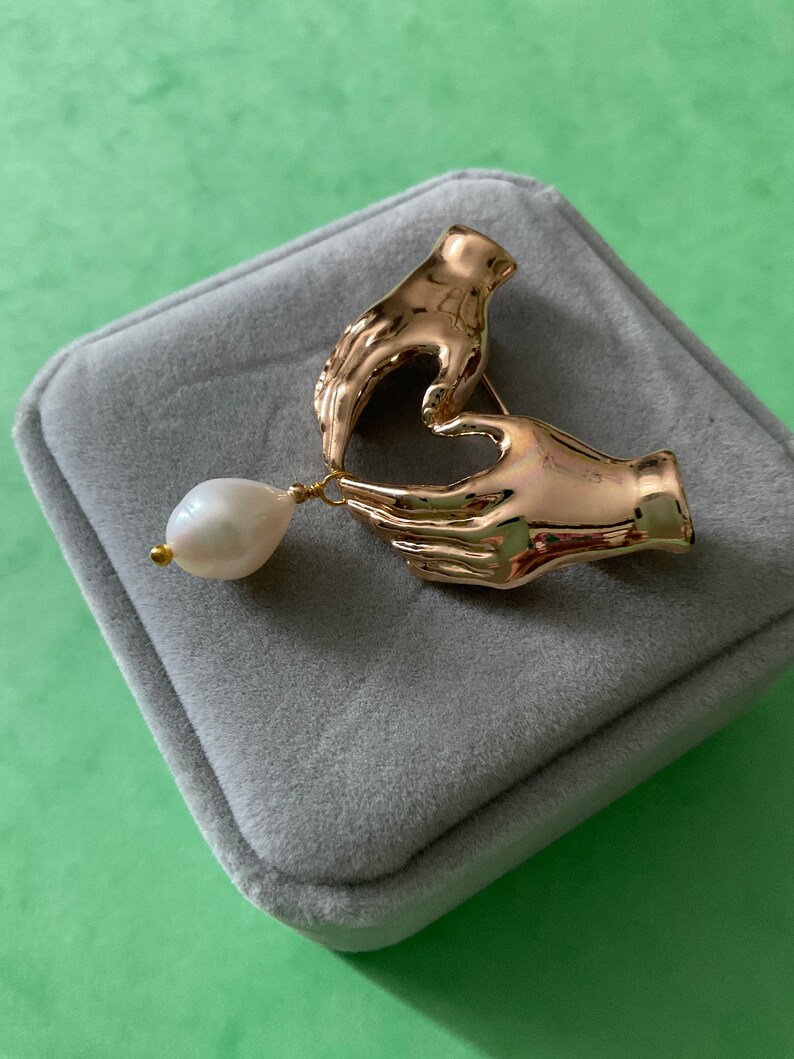Vintage HANDS GOLD Plated Genuine Pearl BROOCH Original Design Haute ...