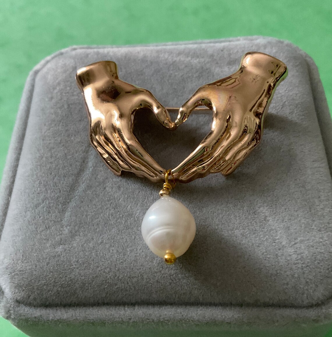 Vintage HANDS GOLD Plated Genuine Pearl BROOCH Original Design Haute ...