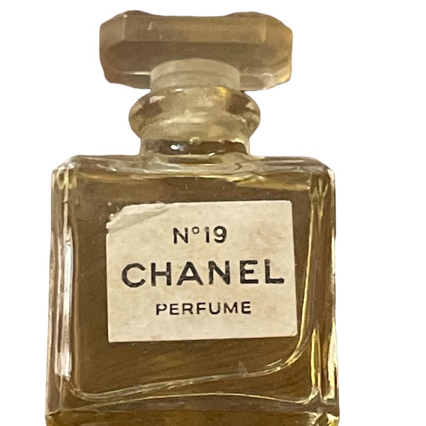 Chanel No 19 - Etsy