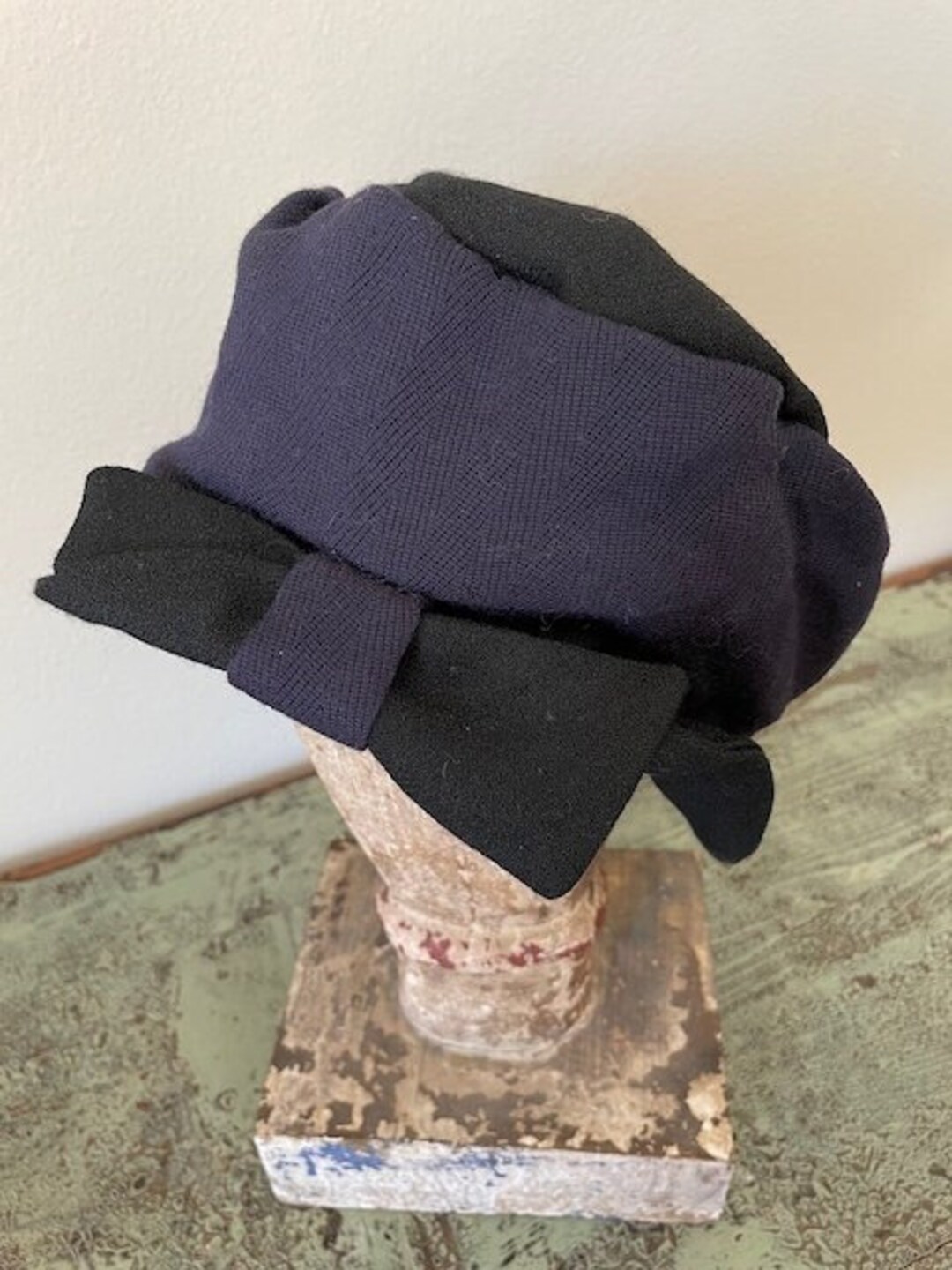 Vintage Komplett Unikat Schwarz & Aubergine Wolle Cloche von Annamoon ...