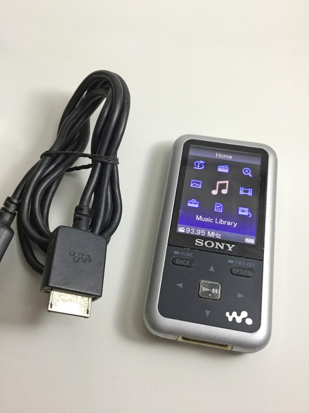 Vintage Sony Walkman MP3 FM Player NWZ-S616F Piece of Tech History 4GB ...