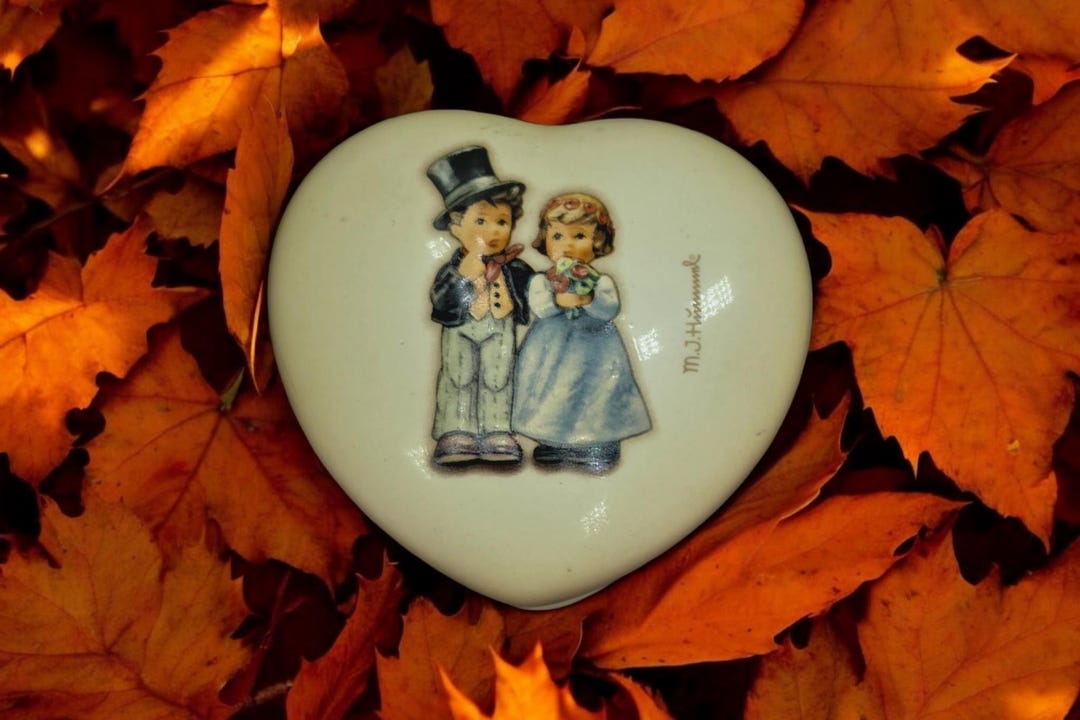 Vintage 2002 Goebel Hummel Trinket Box – 'dearly Beloved' Heart-shaped ...