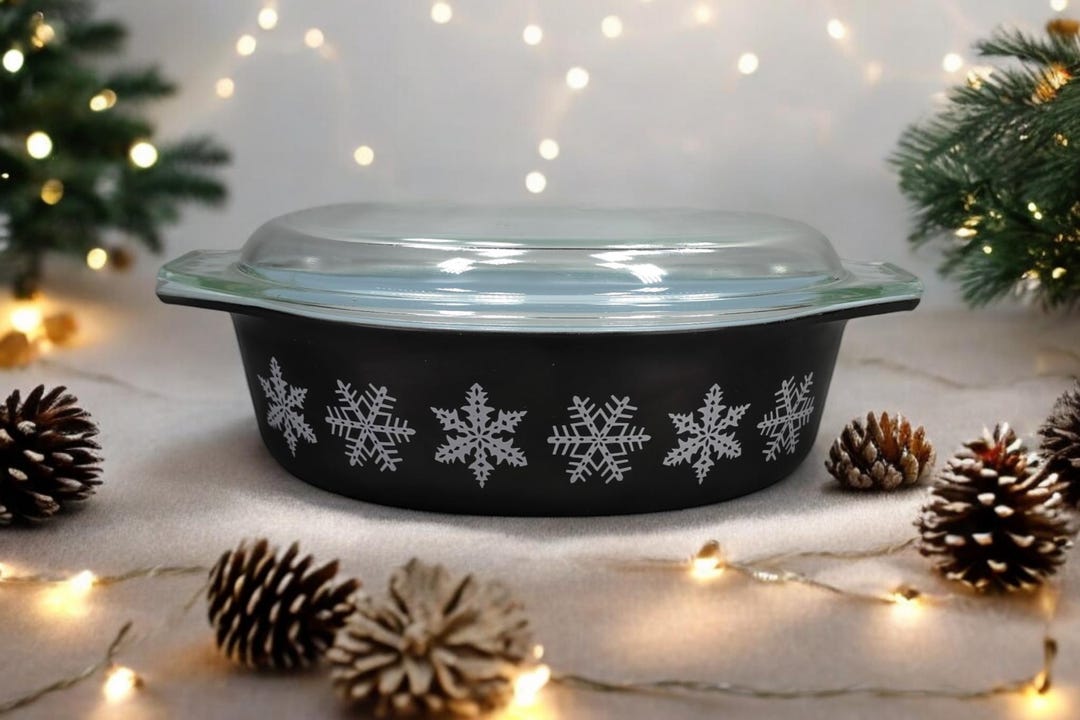 Promotional PYREX Black and White Snowflake Casserole 2 1/2 Quart (qt ...