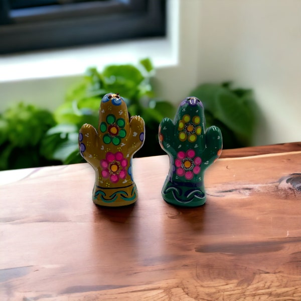 Mexican Salt & Pepper Shakers - Etsy