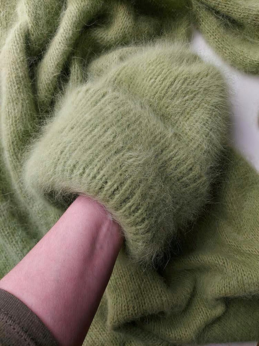 Handgefertigtes Set aus Mütze und Schal aus Angora Wolle ...