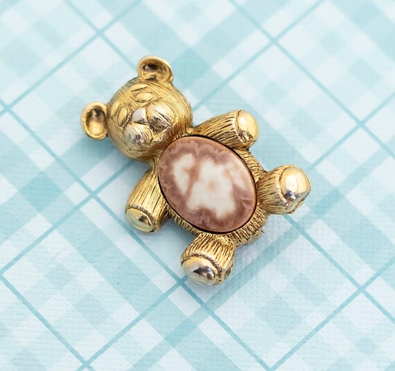 Adorable Vintage Golden Cuddly Bear Brooch - L2 - Gem