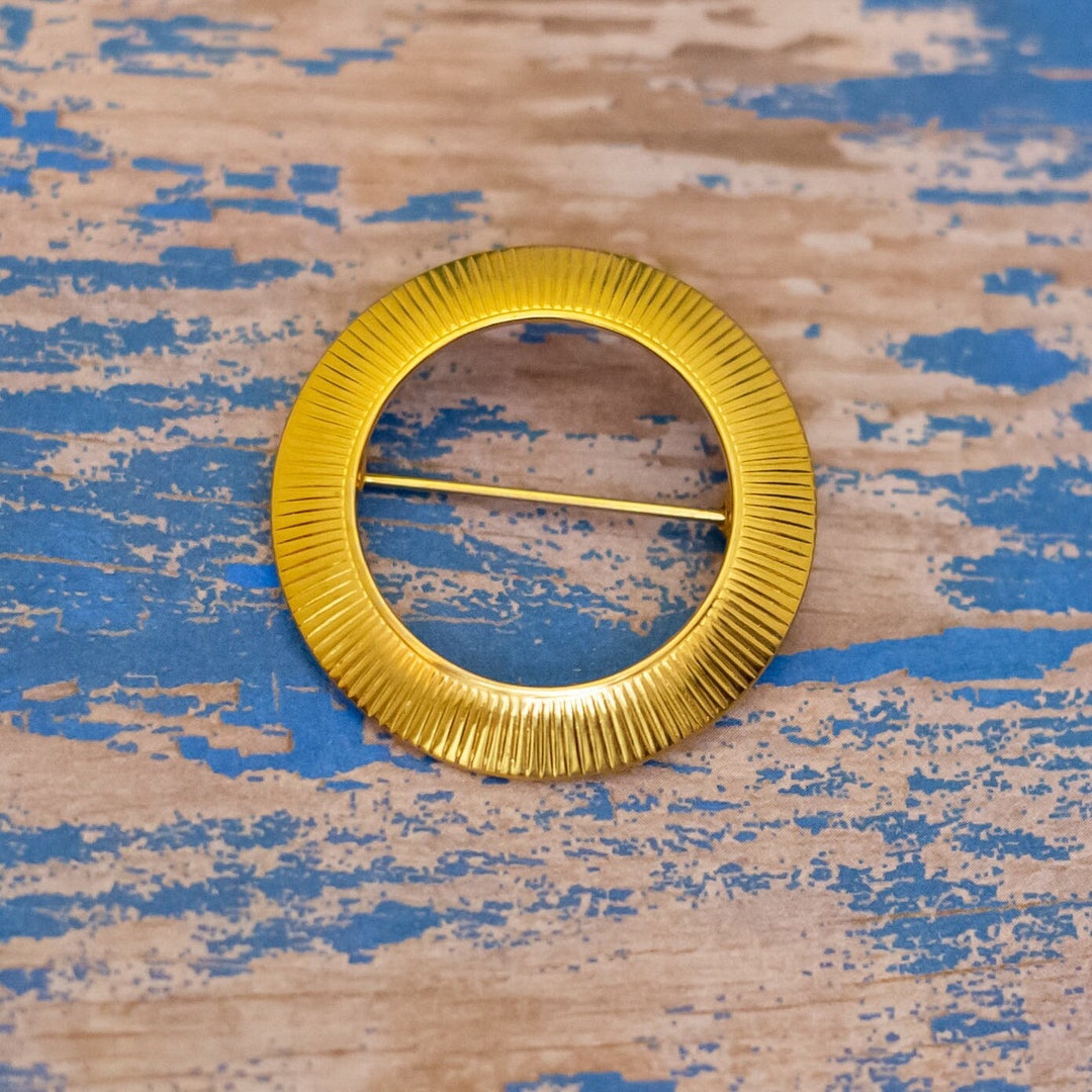 Vintage Gold Tone Line Pattern Ring Brooch by Monet - L31 - Etsy