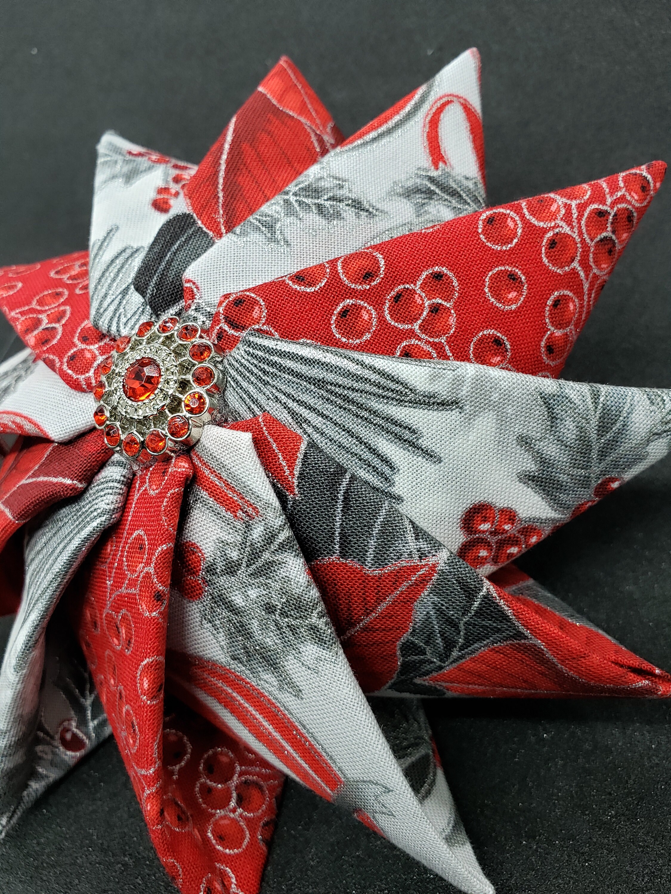 C111 - Red, Silver, and Gray Metallic Pinwheel Folded Fabric Christmas ...