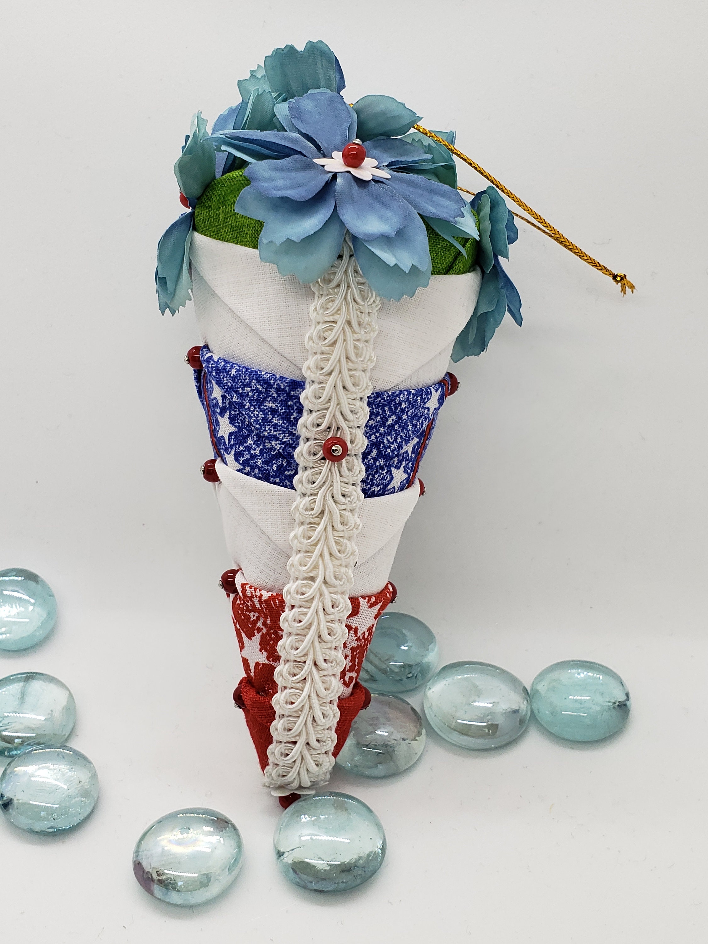 P2 - Red, White and Blue Posey Nosegay Quilted Fabric Ornament - Etsy