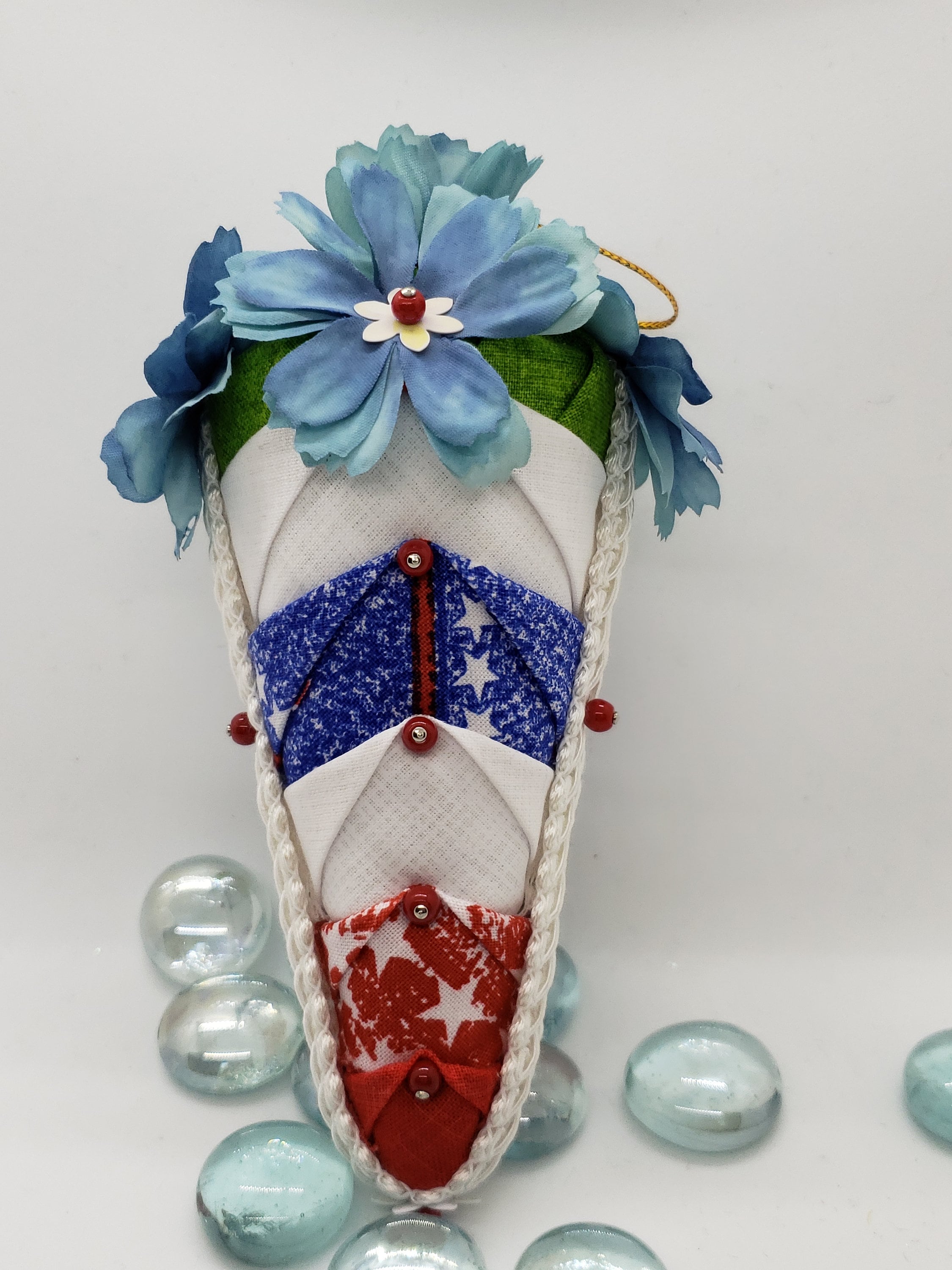 P2 - Red, White and Blue Posey Nosegay Quilted Fabric Ornament - Etsy