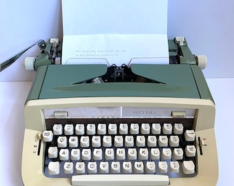 Green Vintage Typewriter - Etsy