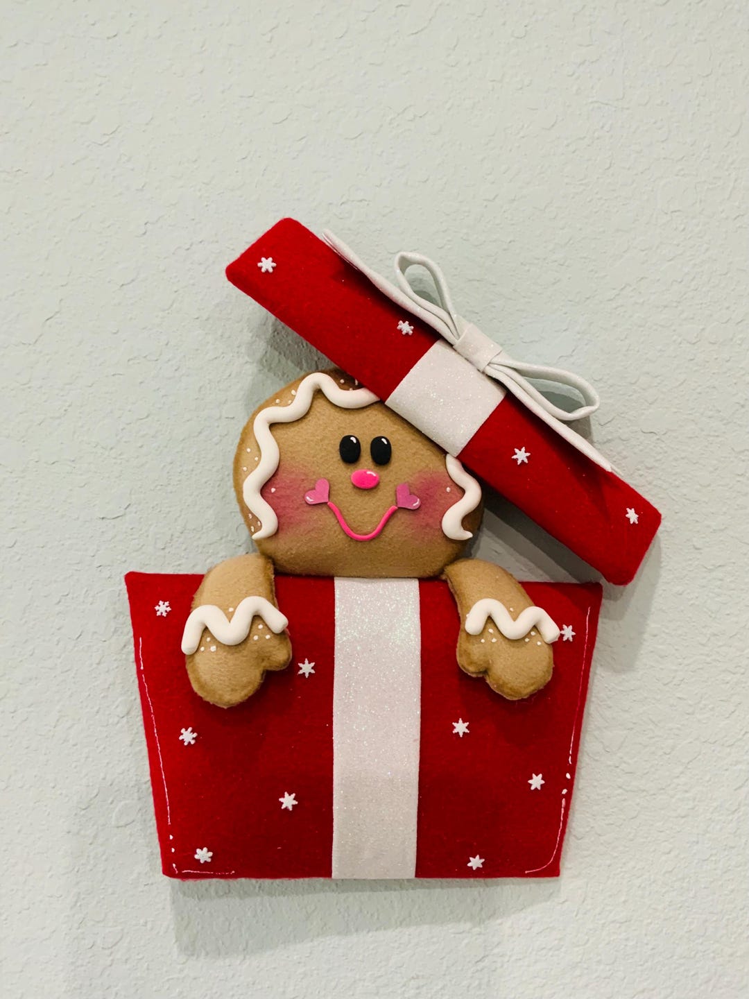 Gingerbread Man in A Gift Box, Gingerbread Man Christmas Gift Wreath ...