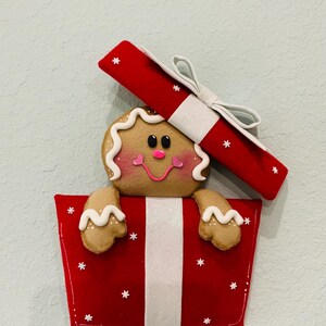 Gingerbread Man in A Gift Box, Gingerbread Man Christmas Gift Wreath ...