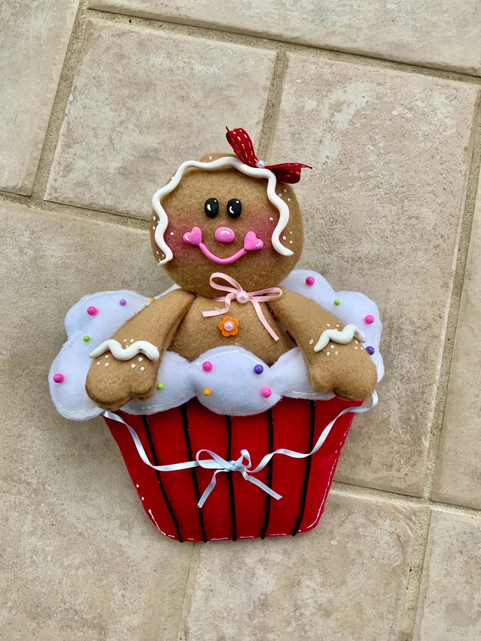 Mini Gingerbread in A Cupcake, Mini Gingerbread Man in A Cupcake, Gingerbread Cookie ...