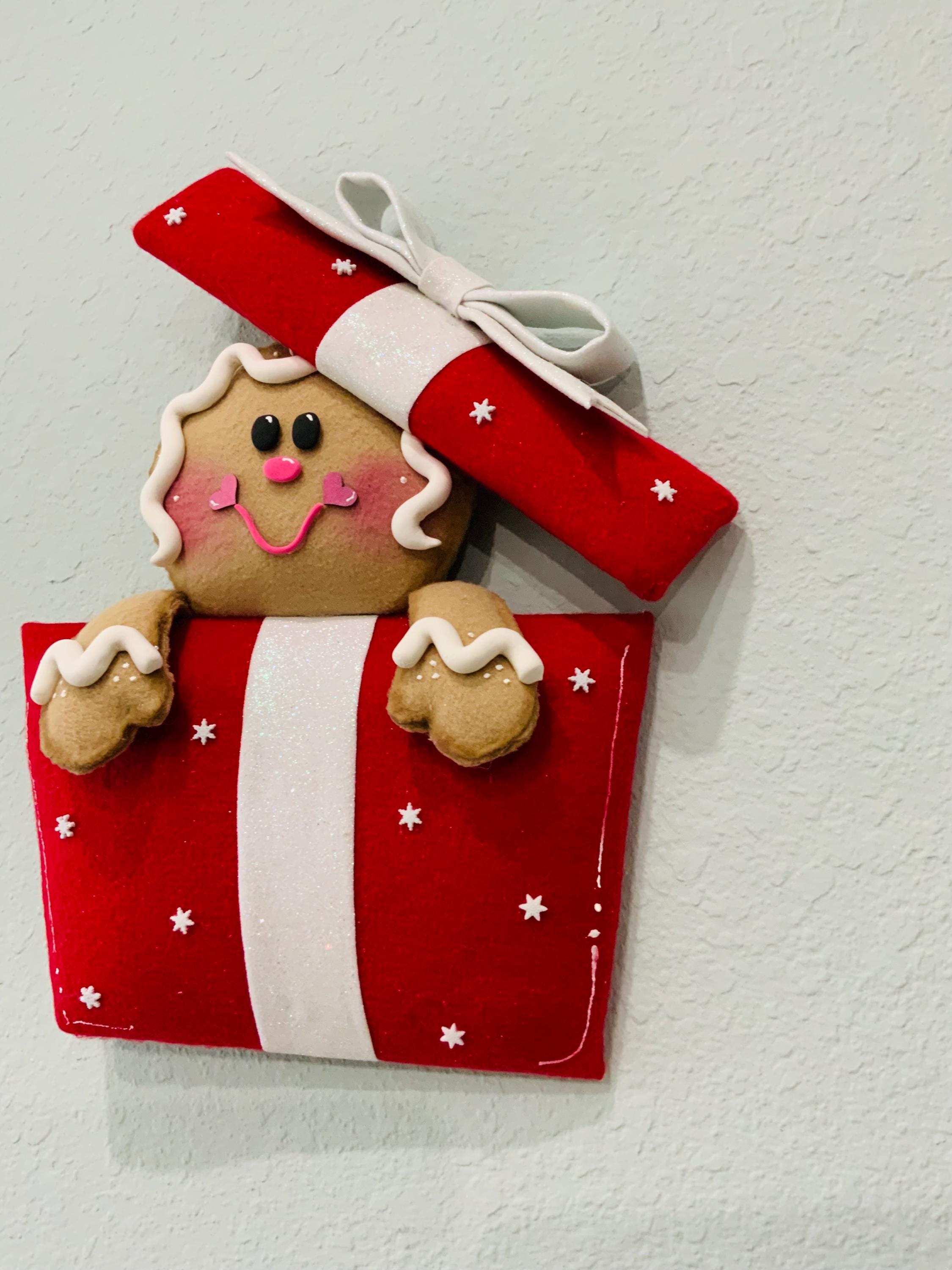 Gingerbread Man in A Gift Box, Gingerbread Man Christmas Gift Wreath ...