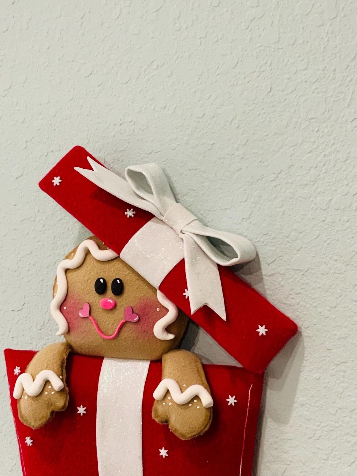 Gingerbread Man in A Gift Box, Gingerbread Man Christmas Gift Wreath ...