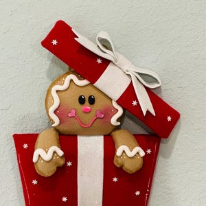 Gingerbread Man in A Gift Box, Gingerbread Man Christmas Gift Wreath ...
