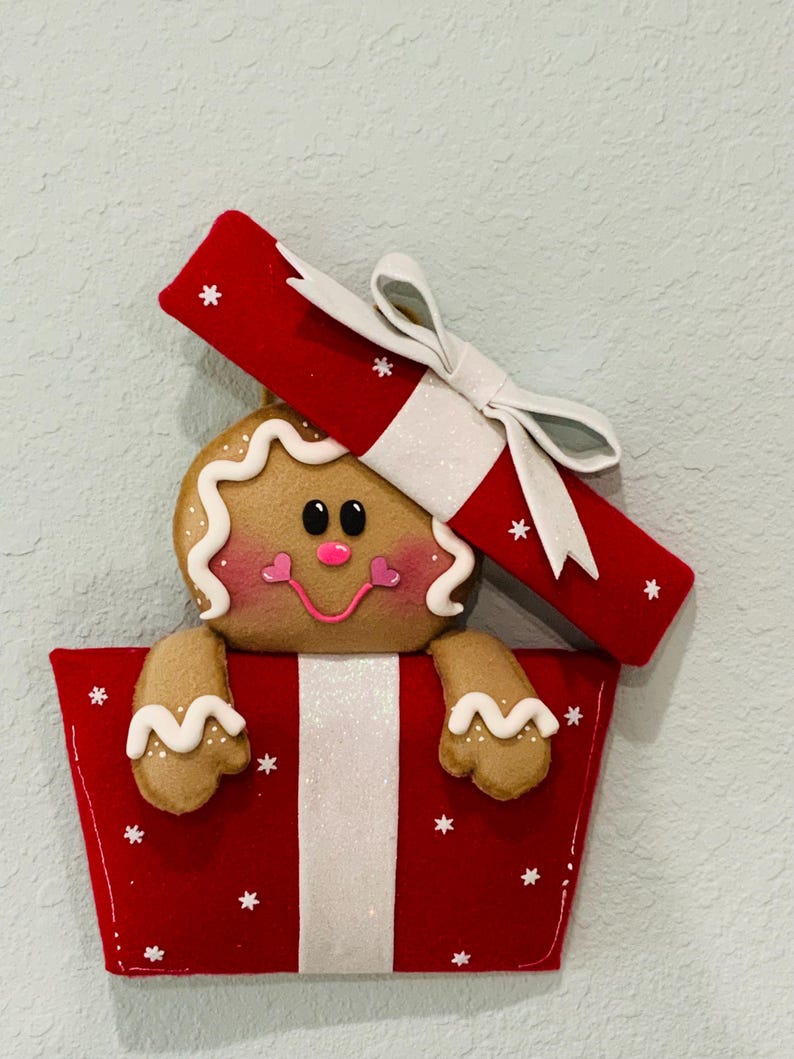 Gingerbread Man in A Gift Box, Gingerbread Man Christmas Gift Wreath ...