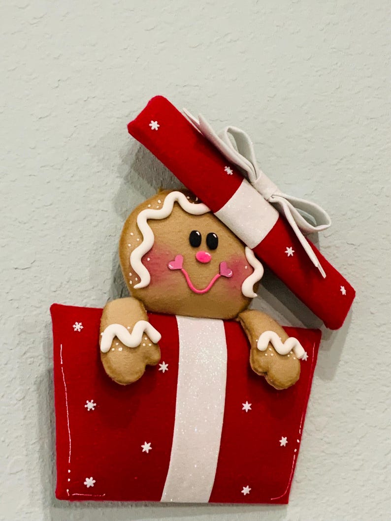 Gingerbread Man in A Gift Box, Gingerbread Man Christmas Gift Wreath ...