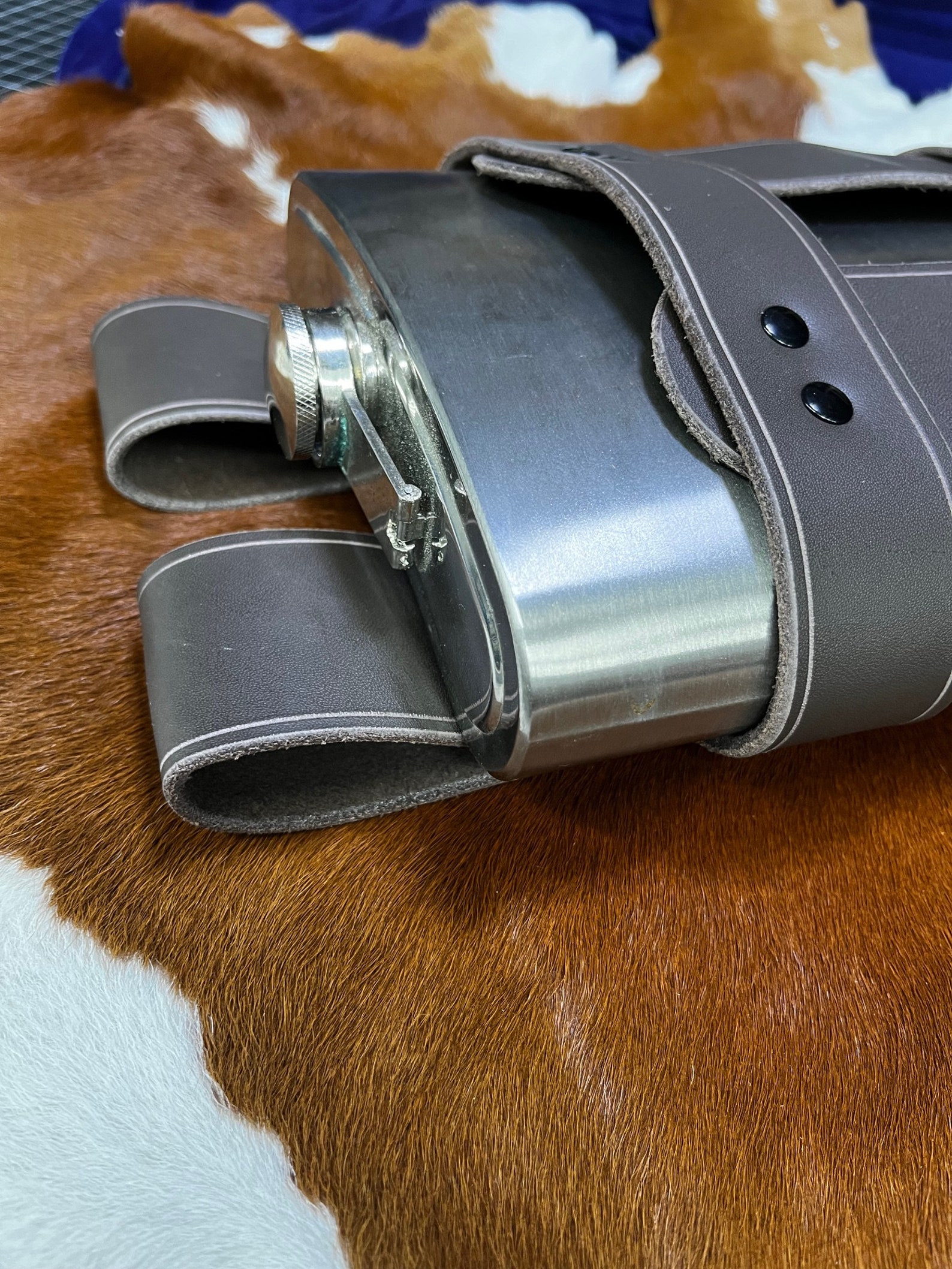 Giant Flask Holder With 64oz Flask Included Leather Flask Holder ...