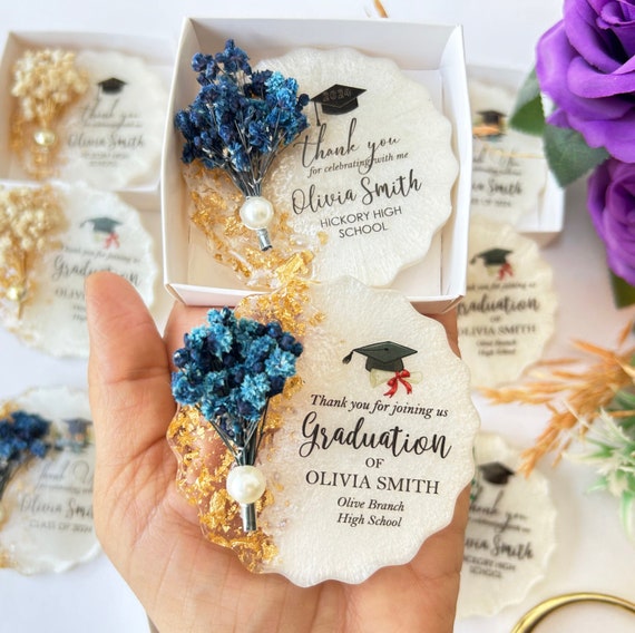 Graduation Souvenirs For Guests 10 Graduation Gift Ideas For Your Best