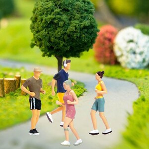 4 Pcs Miniature Running Sports People Figure 1:87 Models Landscape ...