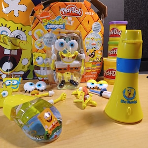 Vintage Spongebob Lot: Nite Light, Projector, Curtain Hooks, 3 Wrist ...