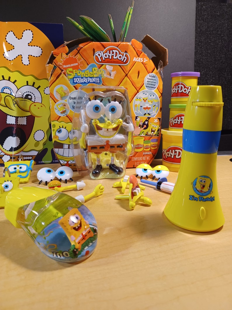 Vintage Spongebob Lot: Nite Light, Projector, Curtain Hooks, 3 Wrist ...