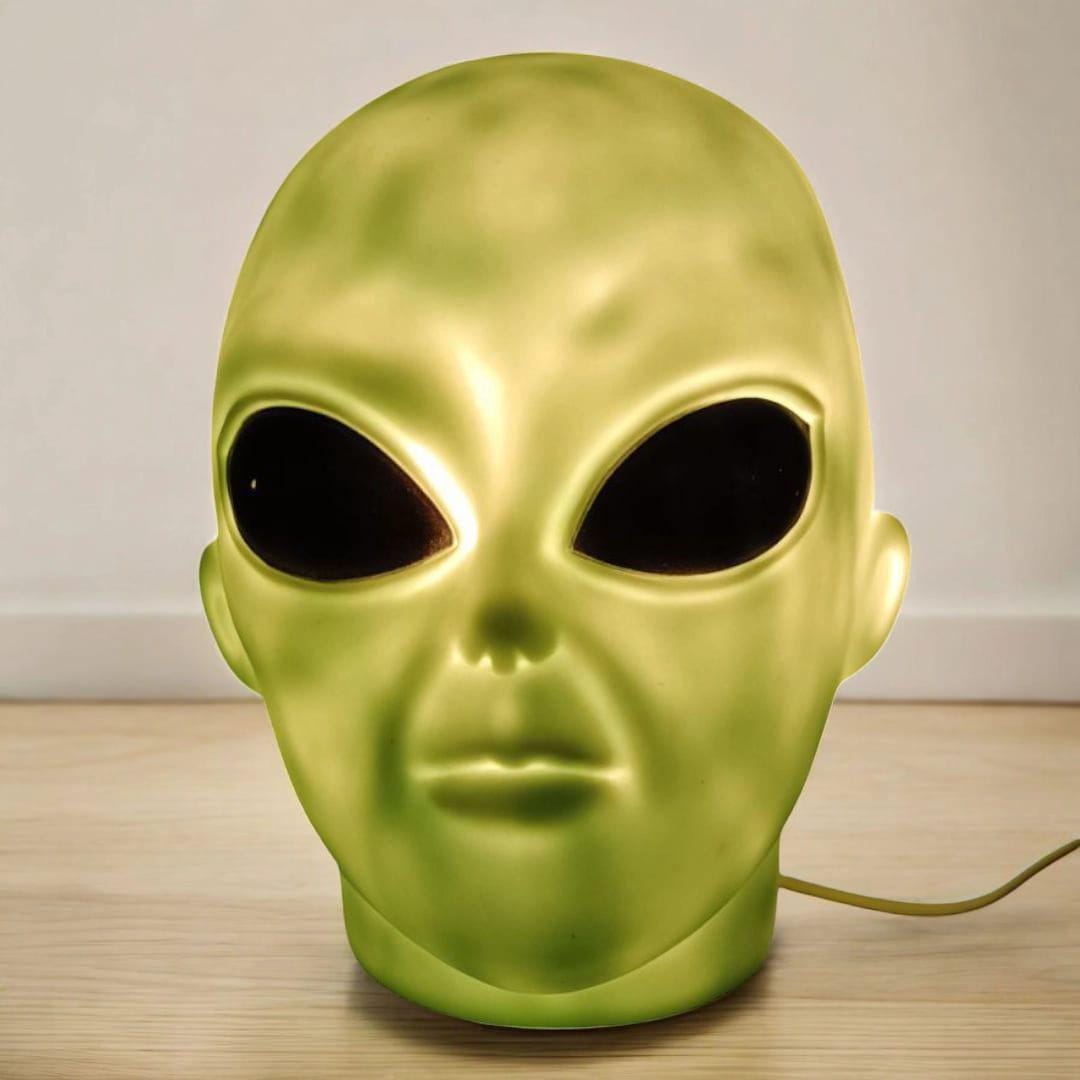 Vintage Alien Head Lamp - Retro Futuristic Lighting for Space Lovers - Etsy