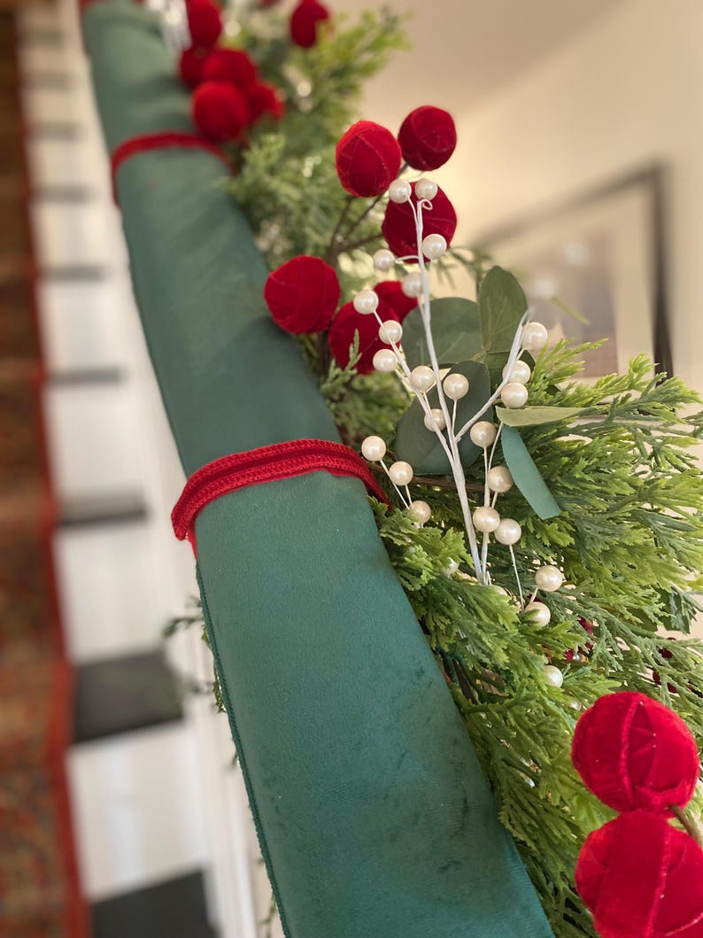 Green Velvet With Red Trim Garland Hanger for Stairs-new Design ...