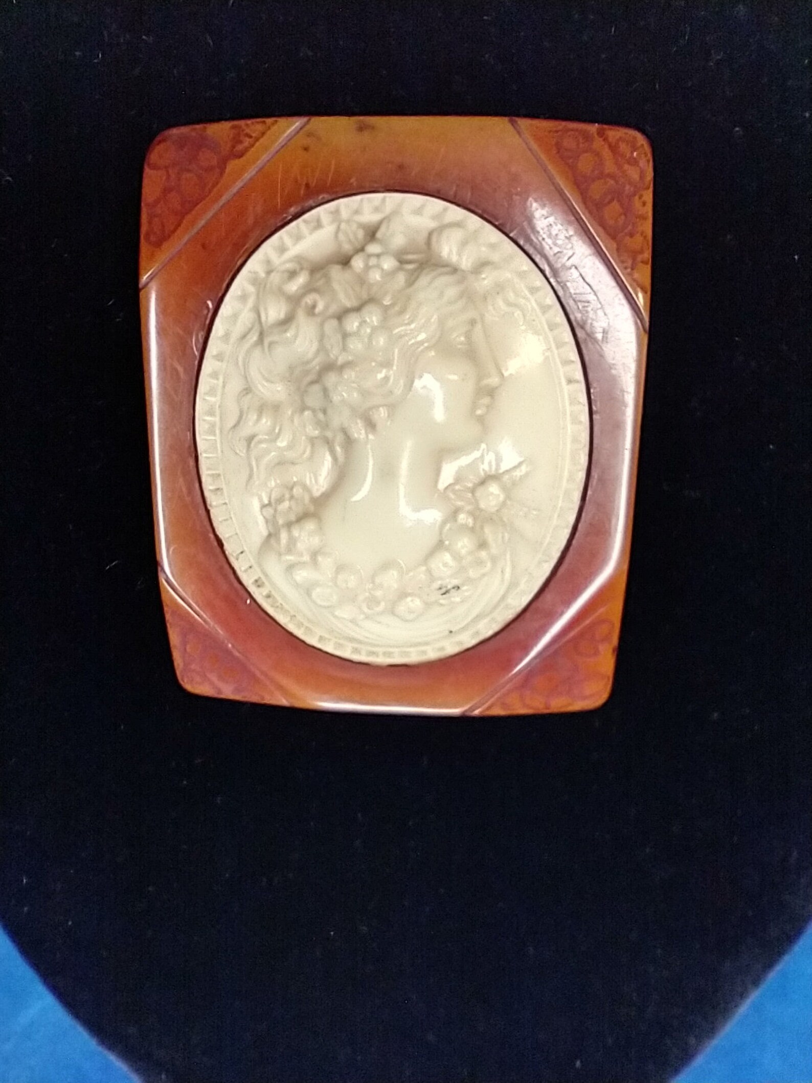 Vintage Bakelite Cameo Pin - Etsy