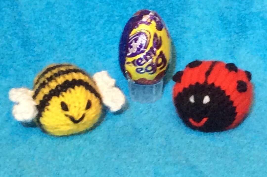 KNITTING PATTERN - Bee and Ladybird Chocolate Cover Fits Creme Egg ...