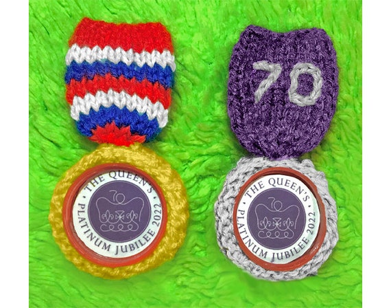 KNITTING PATTERN Platinum Jubilee Medal Royal Queen Brooch / | Etsy