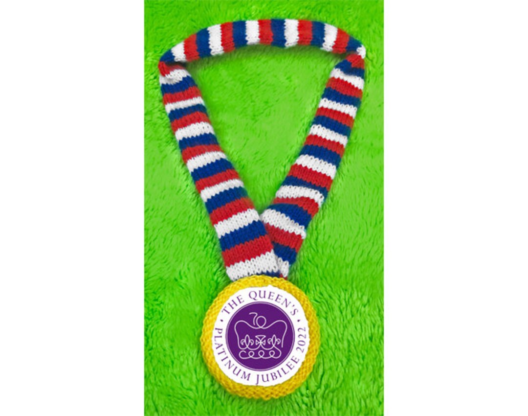KNITTING PATTERN - Platinum Jubilee Medal Royal Queen Necklace Ribbon ...