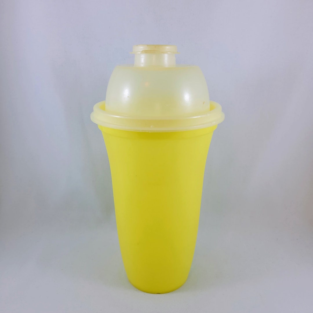 Tupperware Vintage Quick Shake Mixer Blender 844-4 Yellow 16oz Cup Read ...