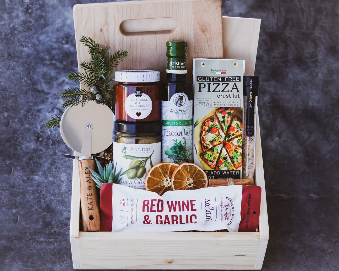 Personalized Pizza Gift Set: Pizza Crust Kit, Salami, Olive Oil, Pizza ...