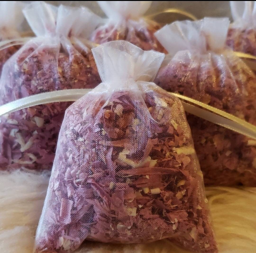 Aromatic Red Cedar Sachets; Cedar Shavings; Repels Moth and Insects ...