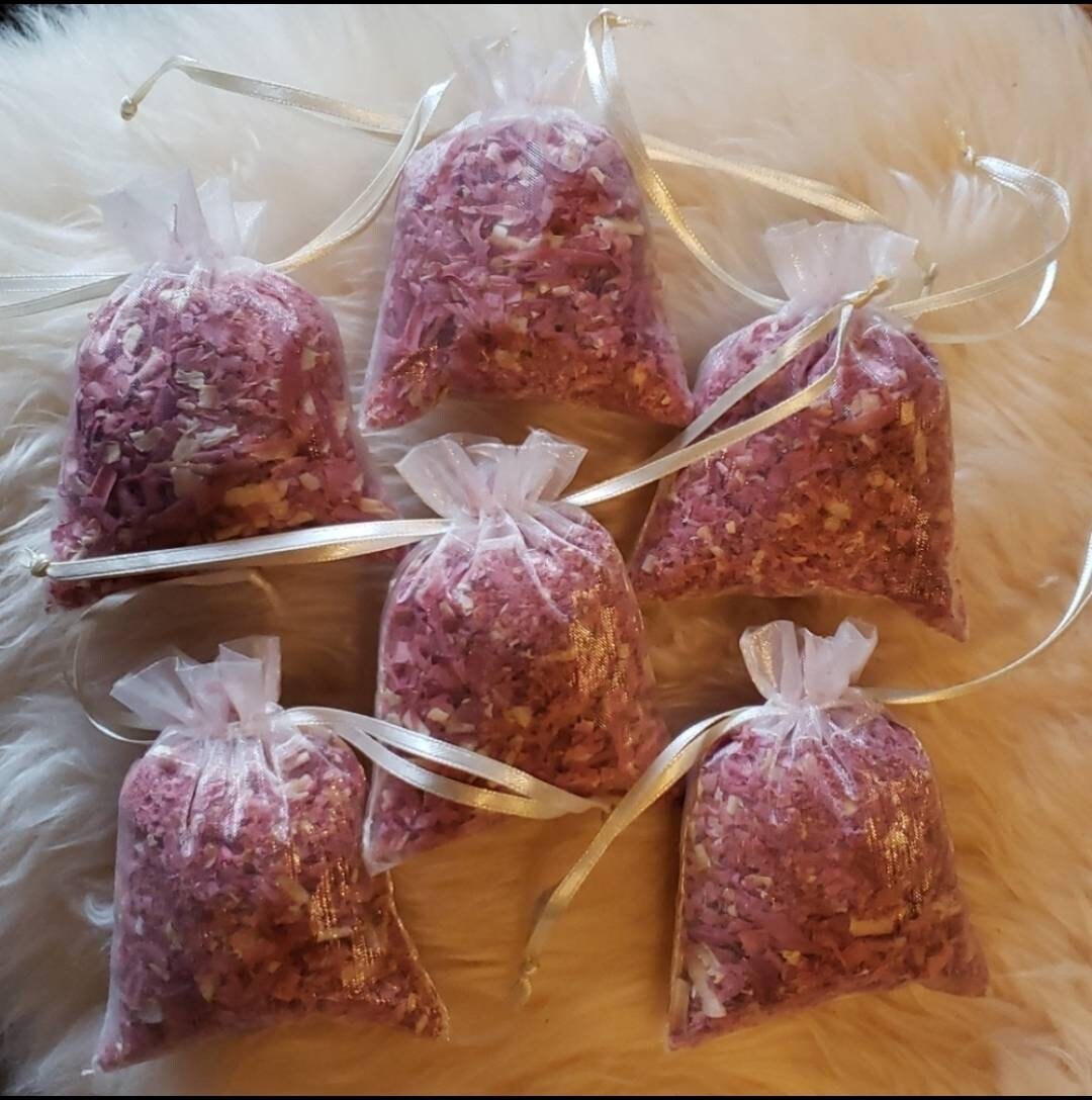 Aromatic Red Cedar Sachets; Cedar Shavings; Repels Moth and Insects ...