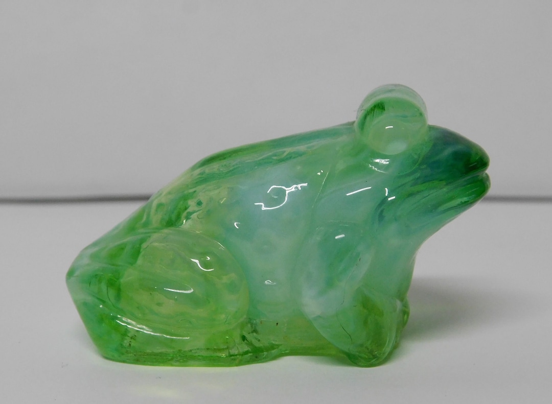 Boyd's Crystal Art Glass Jeremy Frog Green White Slag - Etsy