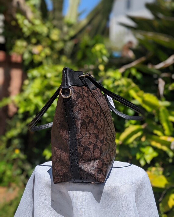 Authentic COACH Tyler tote with a price tag - Gem