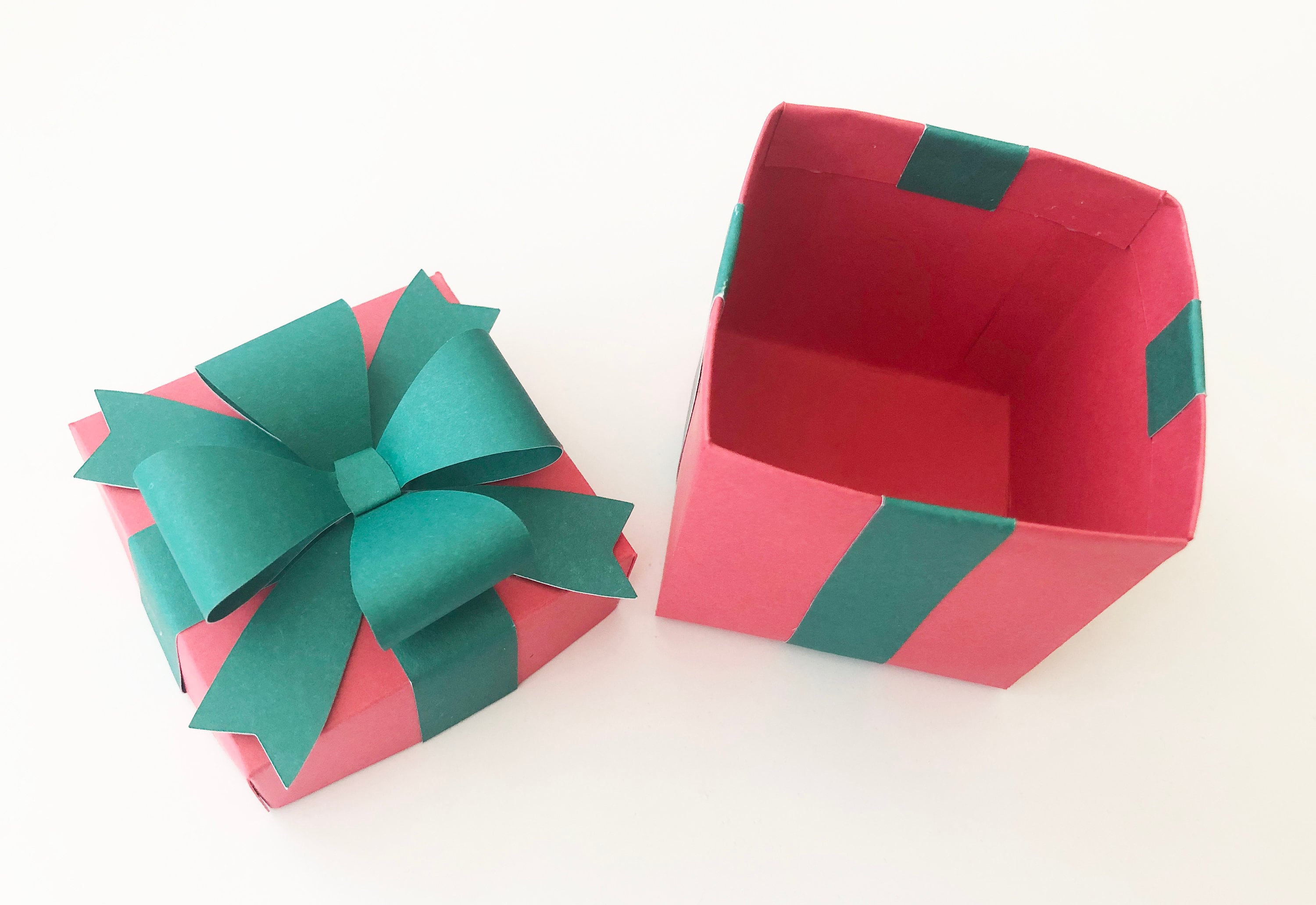 3D Present Gift Box With Paper Bow & Ribbon Gift Box SVG - Etsy