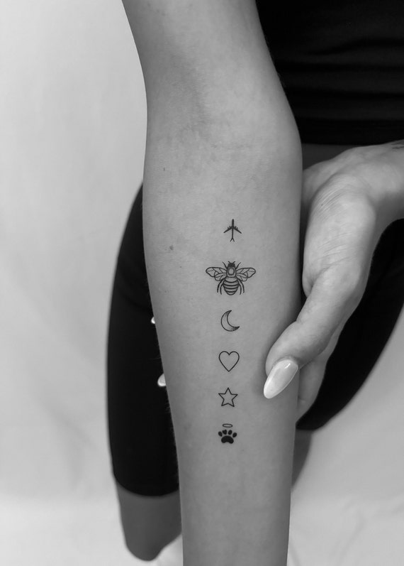 Harten En Sterren Tatoeages Op De Pols