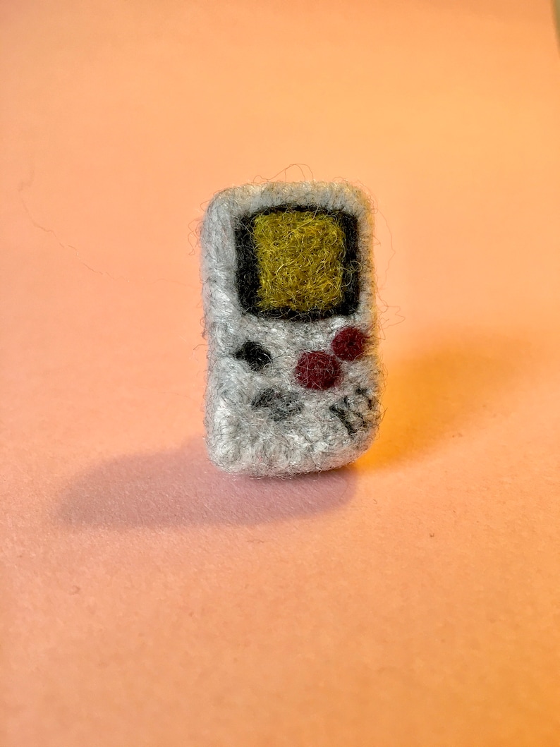 Needle Felted Nintendo Gameboy Retro Gamer Novelty Broach - Approx 3 ...