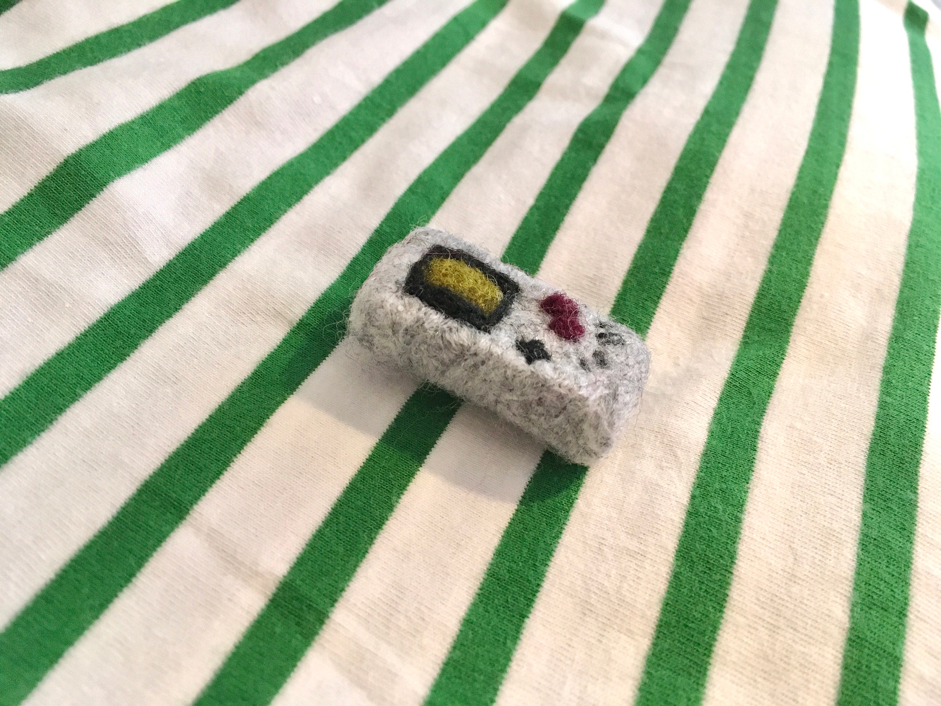 Needle Felted Nintendo Gameboy Retro Gamer Novelty Broach - Approx 3 ...