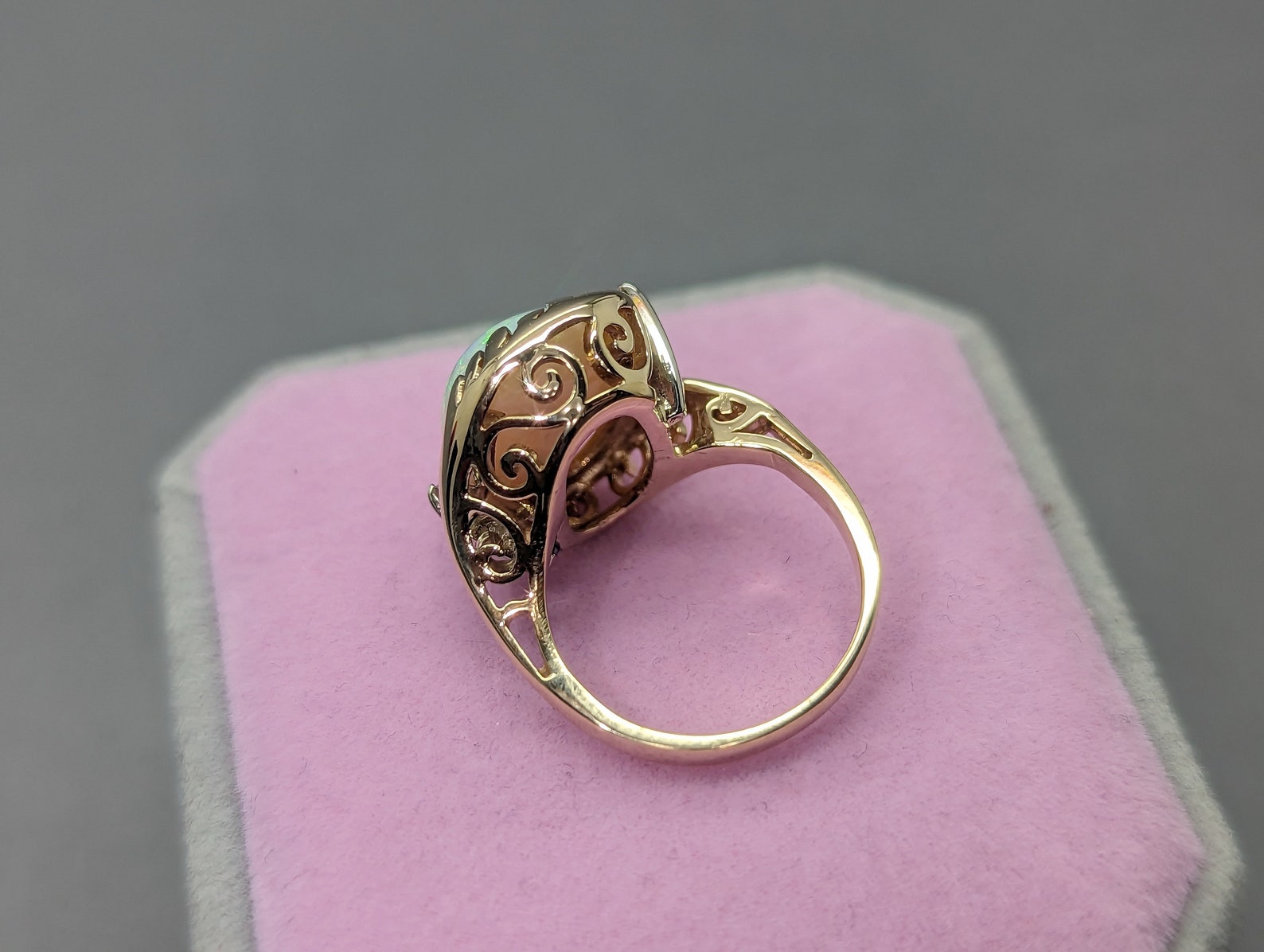 Vibrant 4.3ct Opal & X2 Natural Diamonds - 14K Yellow Gold Vintage Ring ...